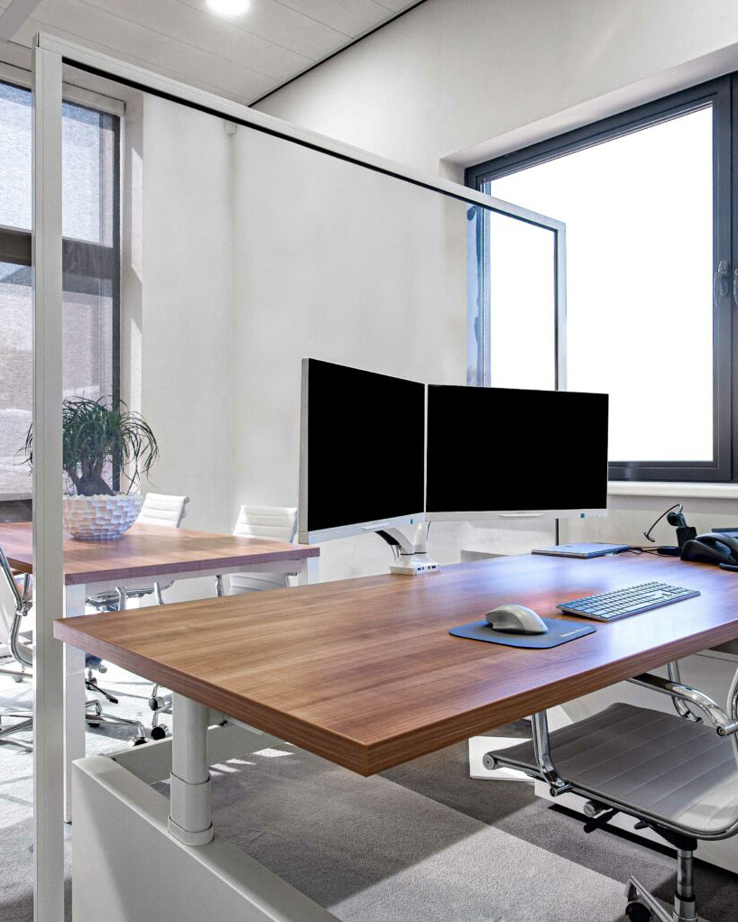 Sauber Freestanding Full-Height Shield Screen